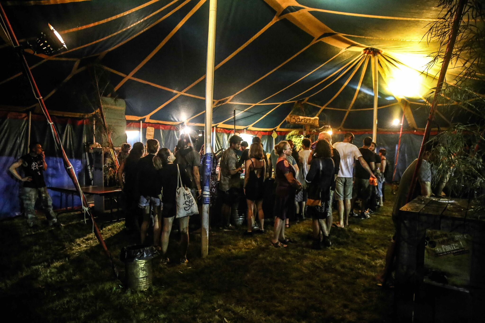 Le chapiteau bar - Limouzirk - Convention de Jonglerie
